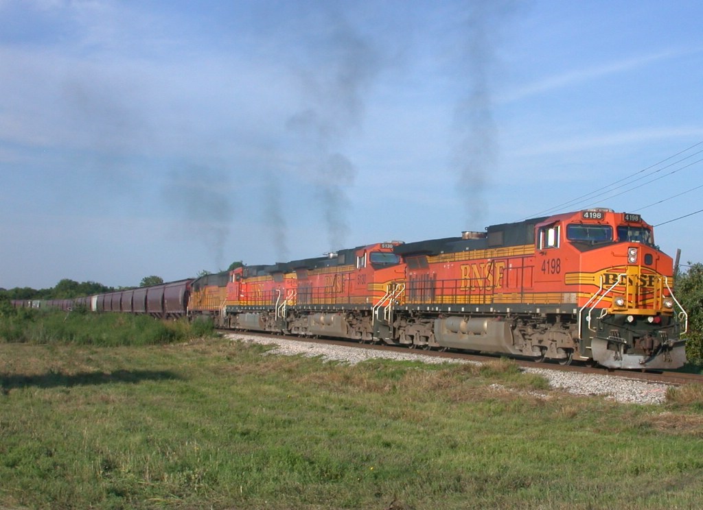 BNSF 4198 30Aug2004 SB approaching Wonder World Drive